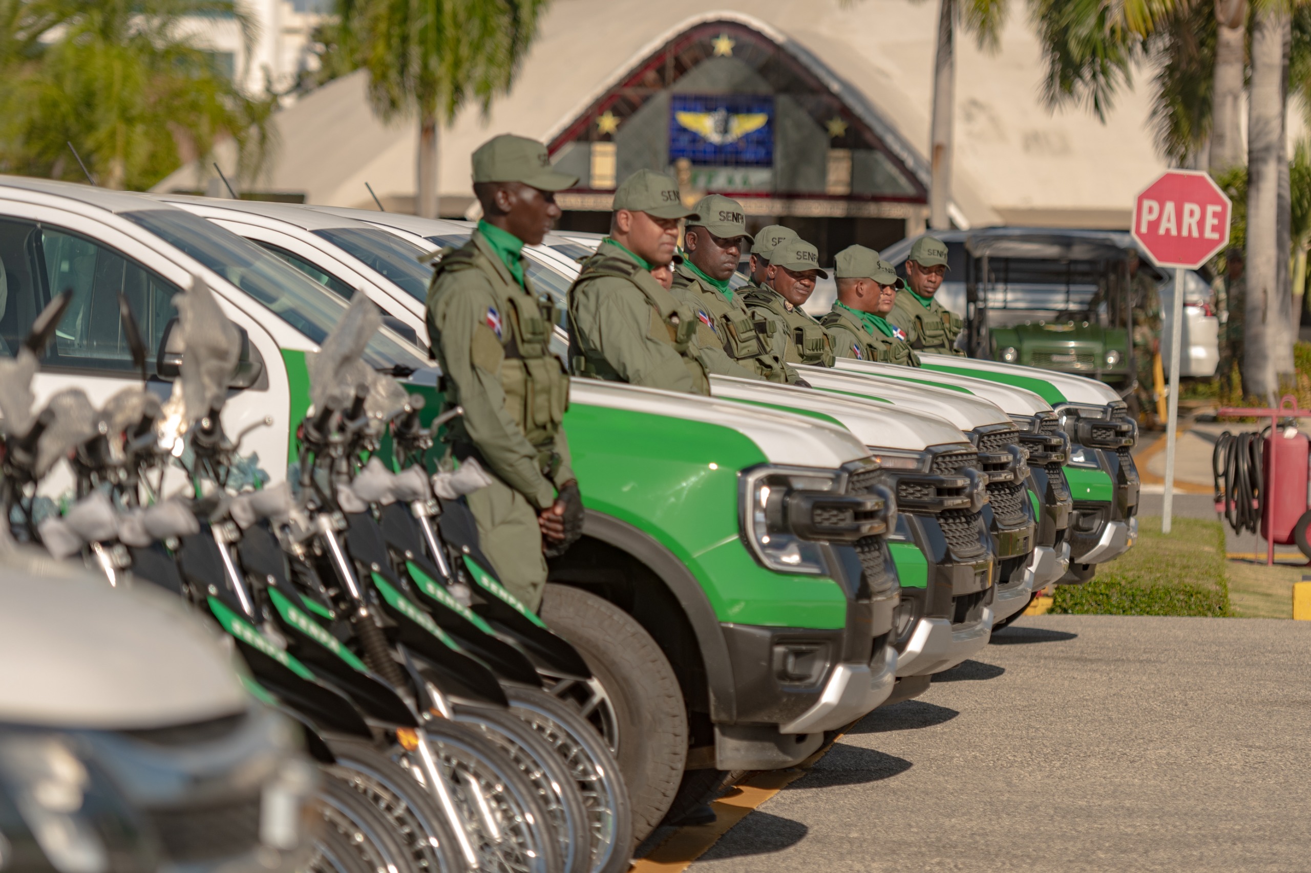Ministerio de Medio Ambiente entrega vehículos al SENPA para reforzar vigilancia ambiental ...